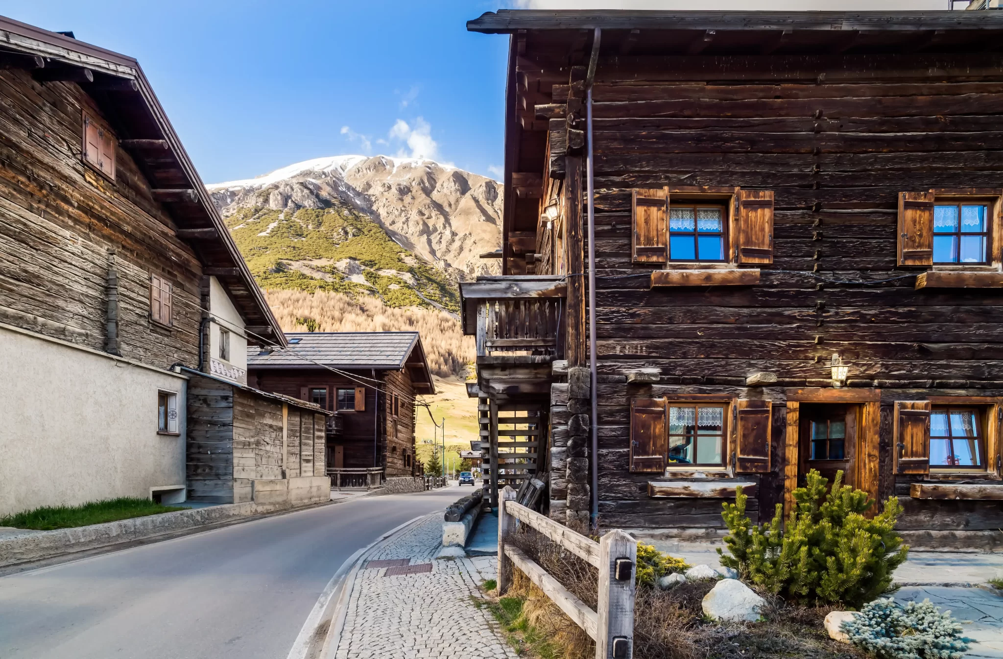Stay in the Heart of Livigno | Hotel Gallis